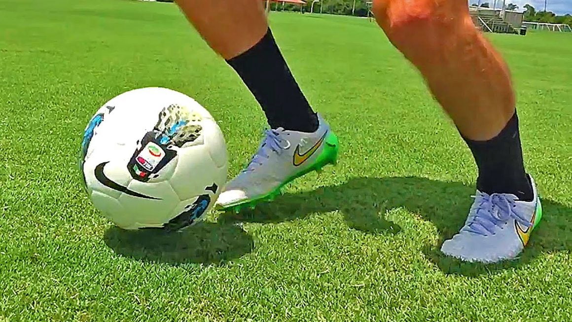 How To Master The Elastico In Football? | Playo
